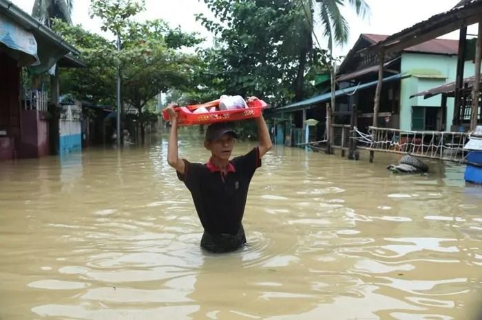 Schools shut as river overflows in Myanmar's delta region | The Star
