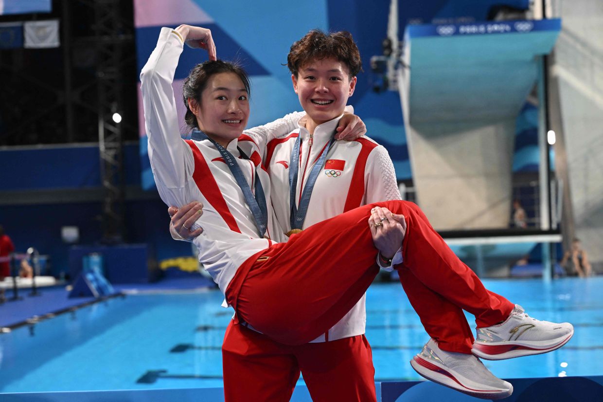 Diving: China divers Yiwen and Yani win first Olympics gold in clean ...