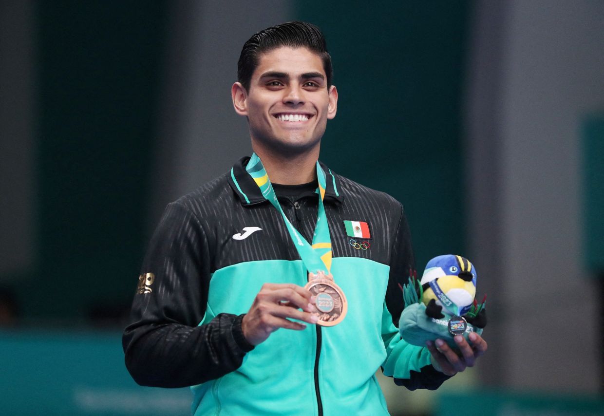 Badminton: Garrido reaches Games after eight knee surgeries and disease ...