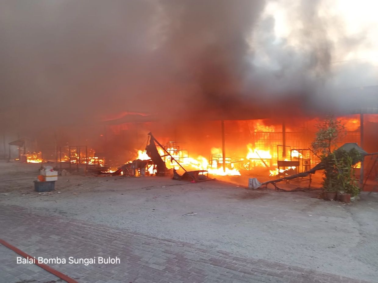 Fire razes 11 shops near Sungai Buloh | The Star