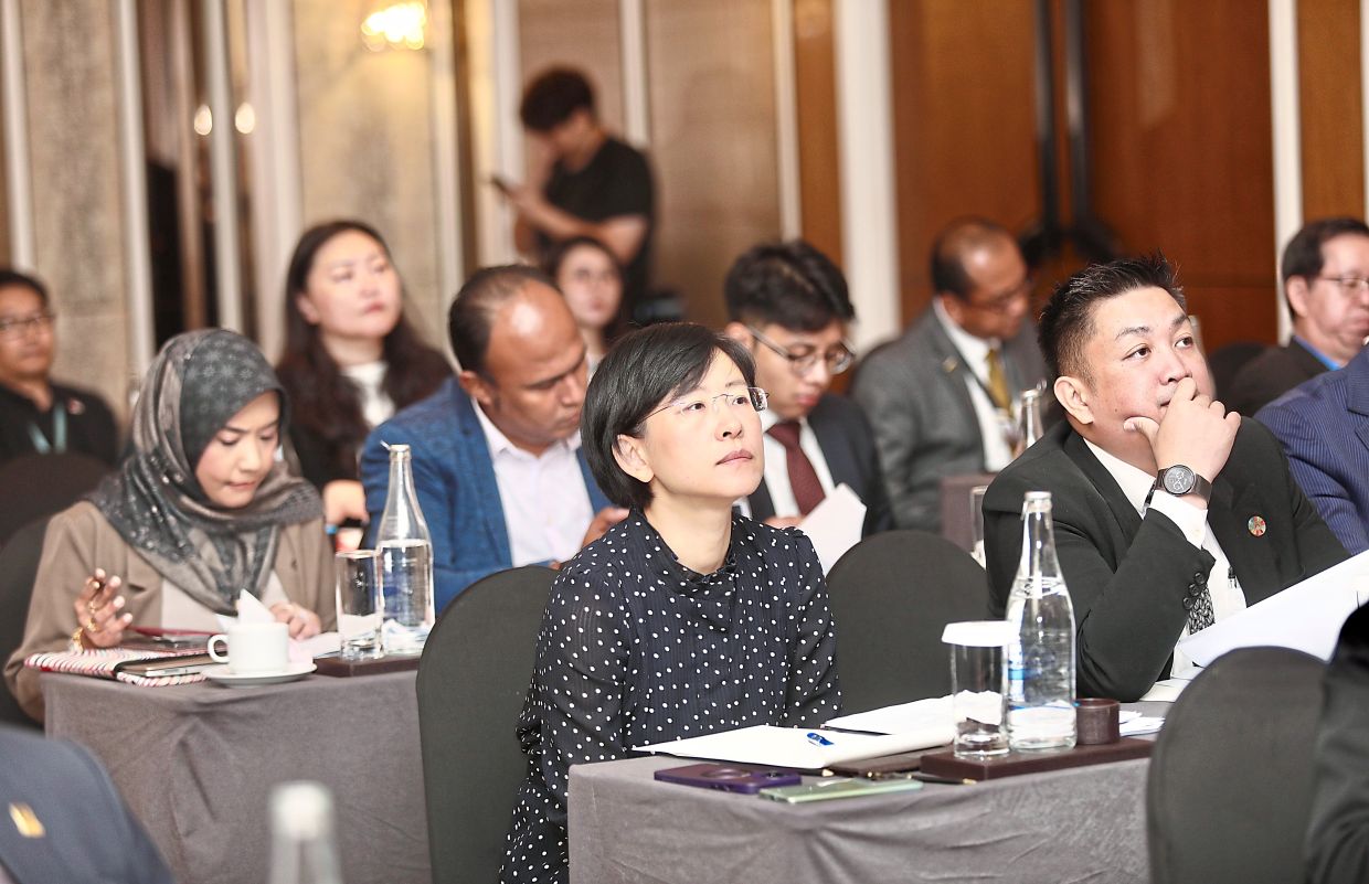 Symposium offers insight on China | The Star