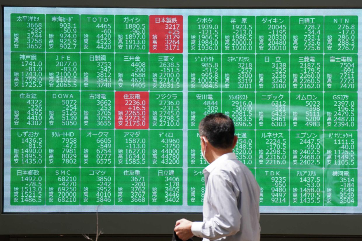 Tokyo tanks as Asian markets track Wall St down on recession fears ...