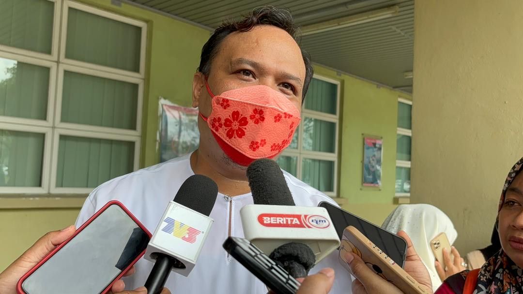 Take care of your siblings, Sharifah Azizah urged oldest son when they ...