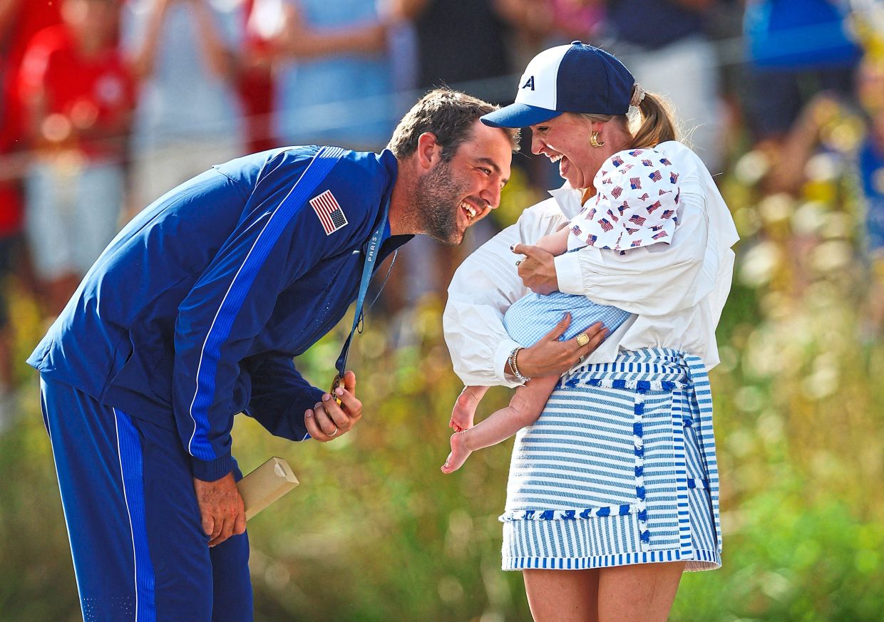 Golf: American Scheffler gets gold medal in thriller with a 62 | The Star