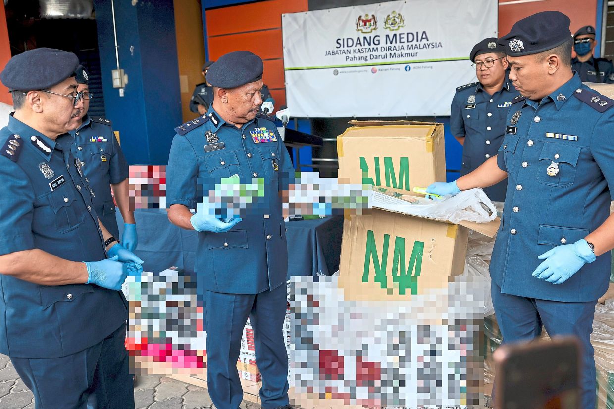 Customs seizes contraband ciggies worth over RM900k | The Star