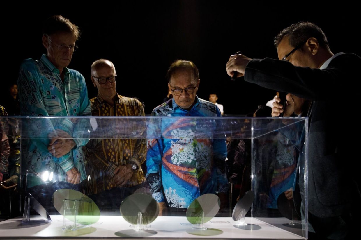 Malaysia boasts of chip clout as Infineon opens €7bil site | The Star