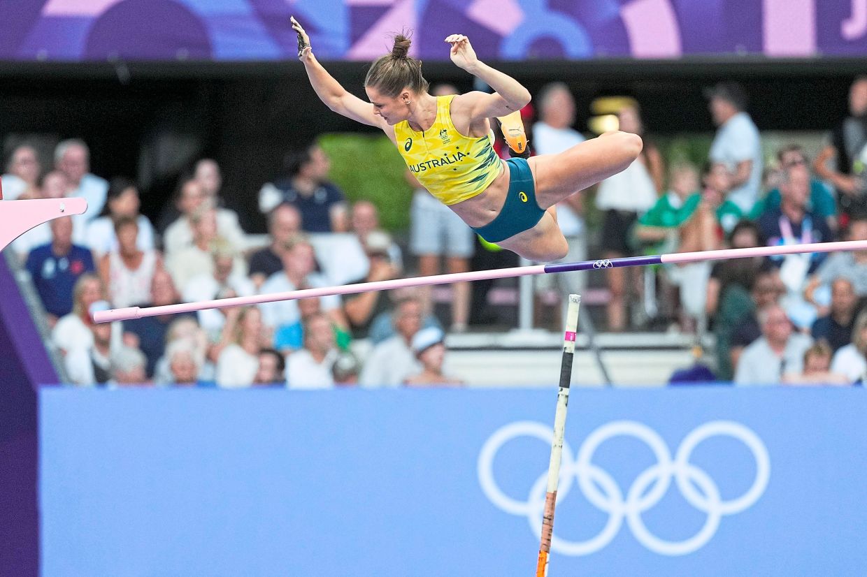 Athletics: Aussie Kennedy soars to pole vault title ahead of American ...