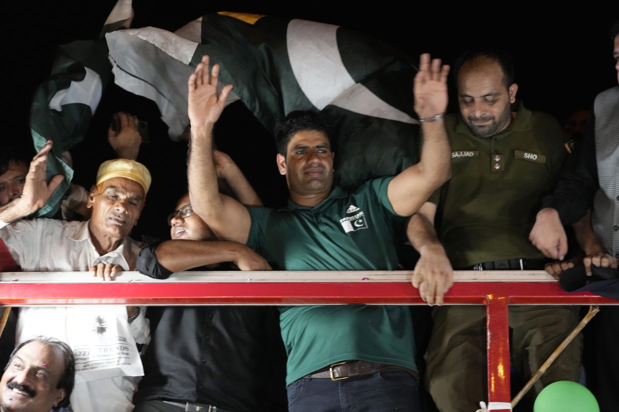 Olympics athletics gold medallist Nadeem brings Pakistan's first medal ...