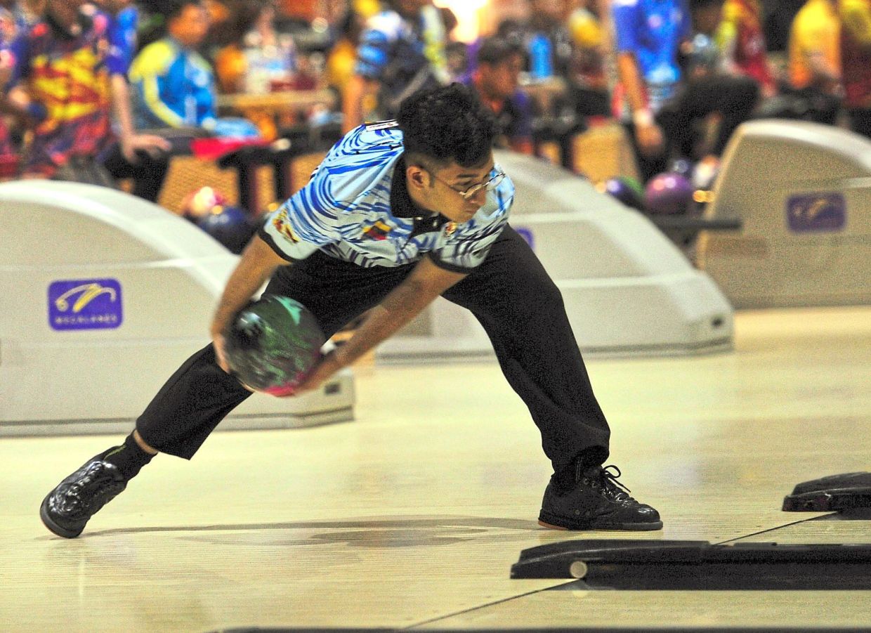Bowling: He’s in striking style | The Star