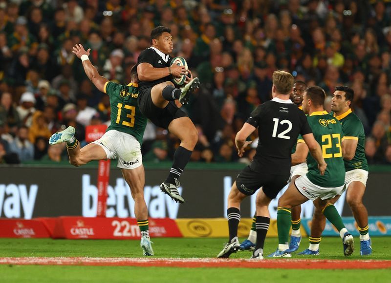 Rugby: Rugby-Springboks keep cool heads to wrestle victory over All ...
