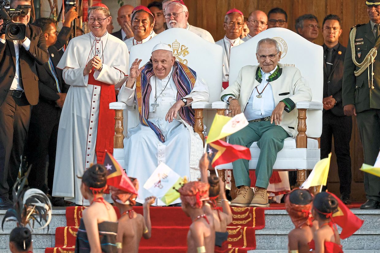 Rock star welcome for pope at latest stop | The Star