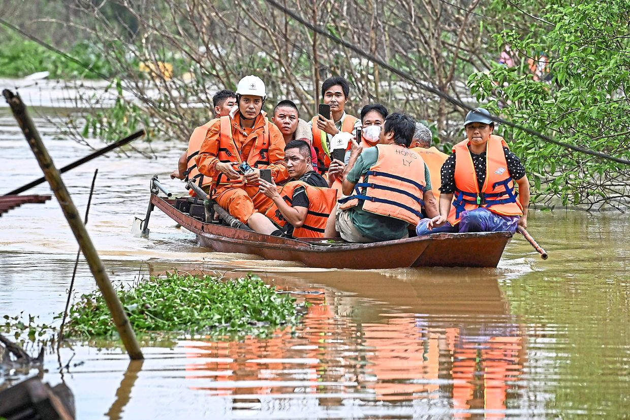 Rushing to rescue the stranded | The Star