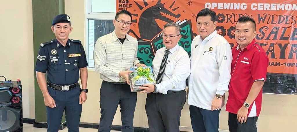 ‘Foster reading with physical books’ | The Star