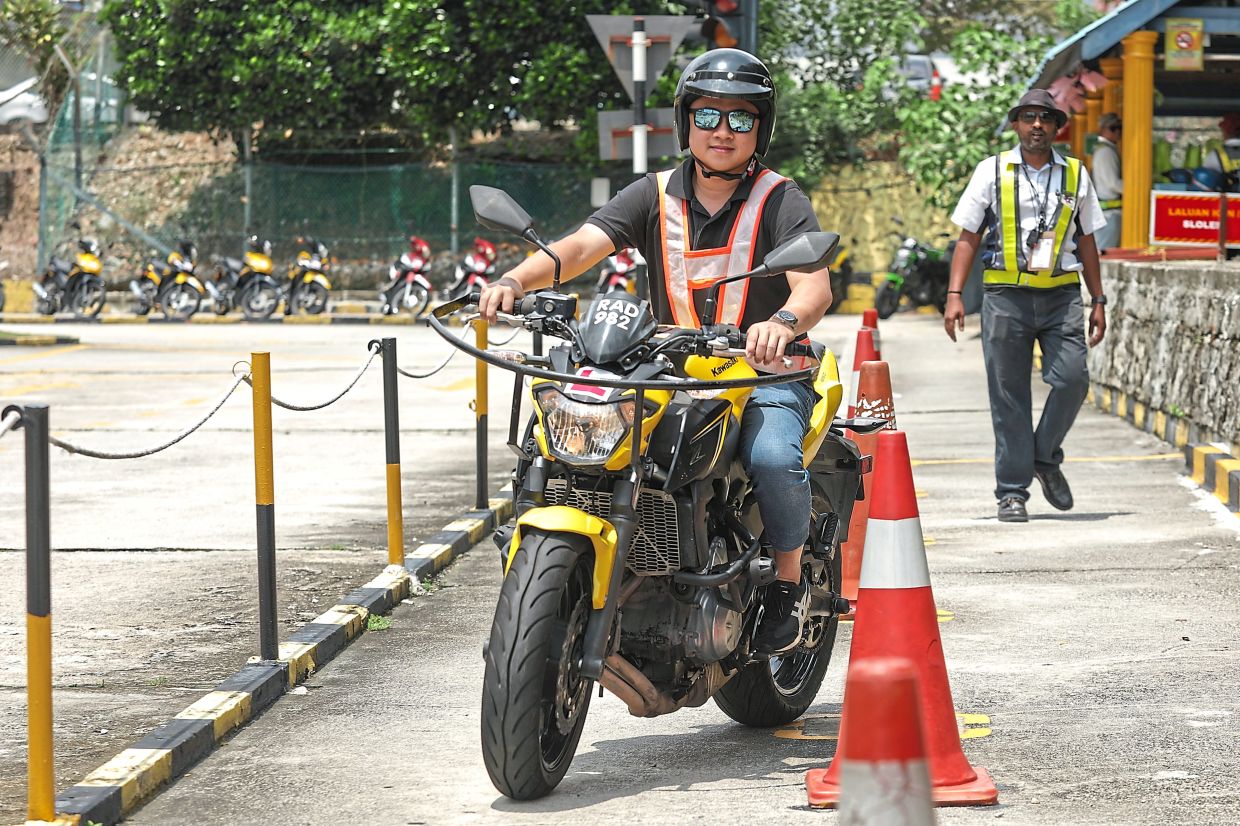 Clear summonses to qualify for motorcycle licence upgrade, says JPJ ...