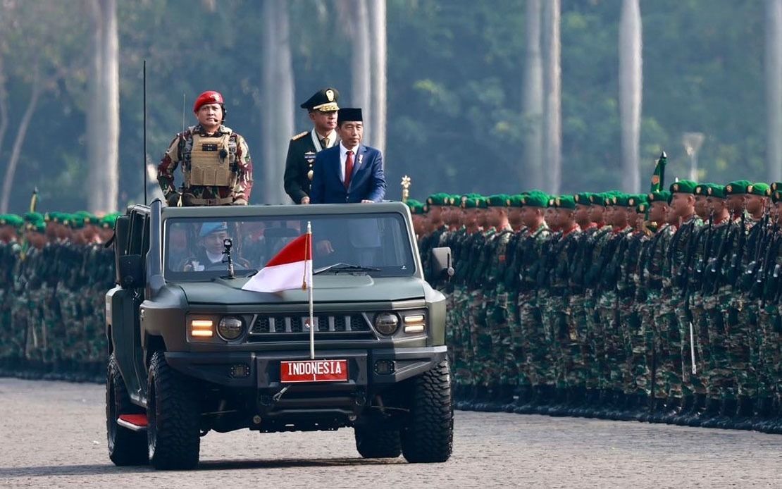 President Jokowi urges Indonesian militarty to stay vigilant amid ...