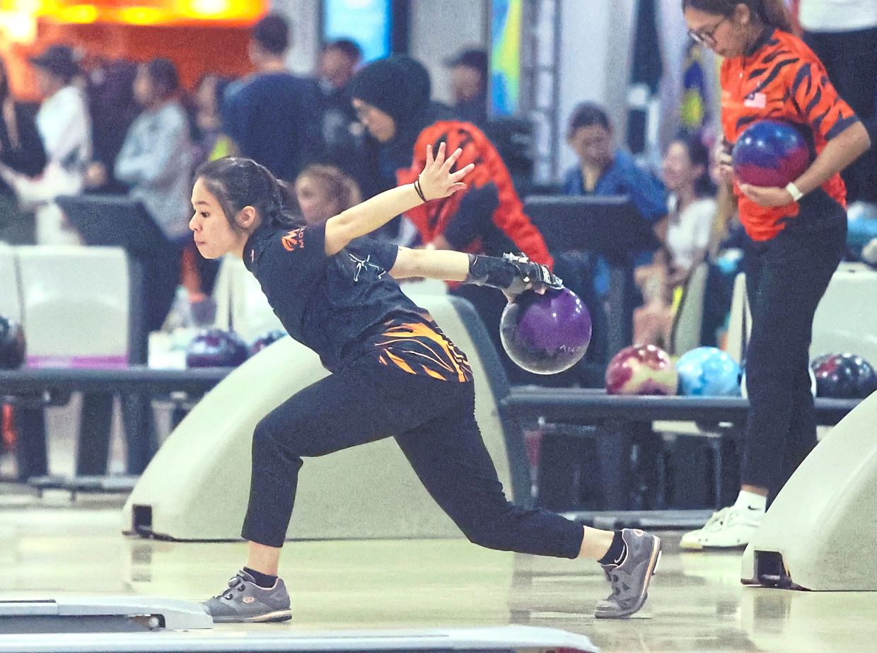 Bowling: Gillian’s decision to delay spending time with family pays off ...