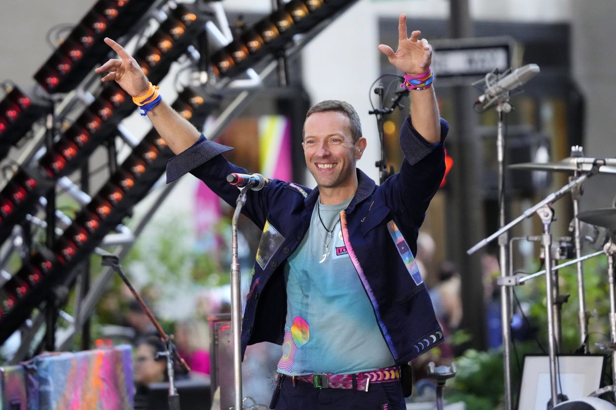 Coldplay land biggest opening week for a British album in 3 years with ...
