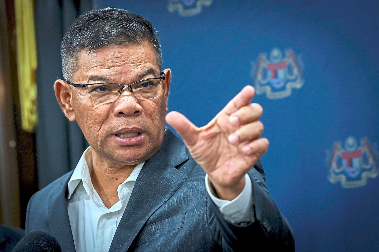 Surprise checks on Immigration counters yield results | The Star