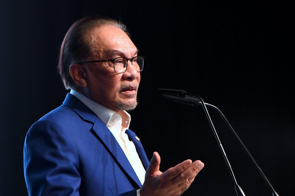 No more hefty bonuses for failing GLCs, says Anwar | The Star