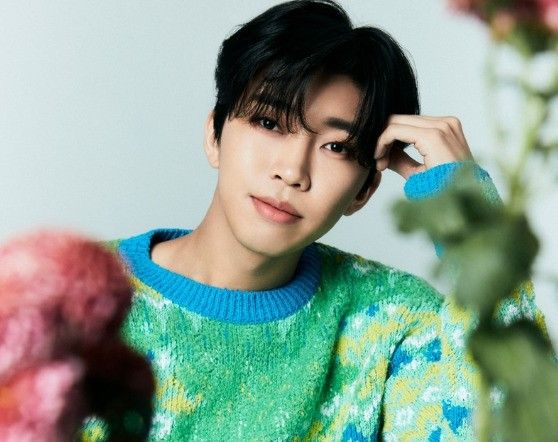 This Korean singer's concert film breaks records, surpassing even BTS ...