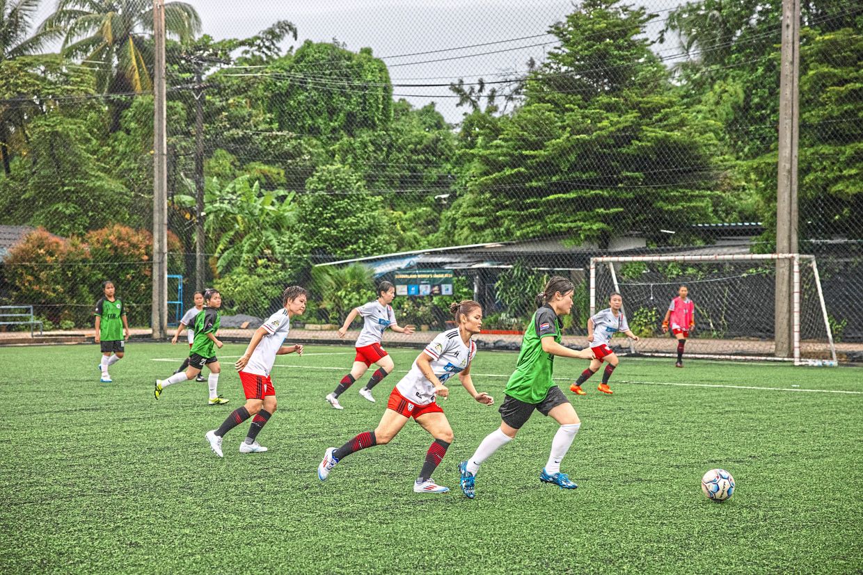 Refugees find solace in football | The Star