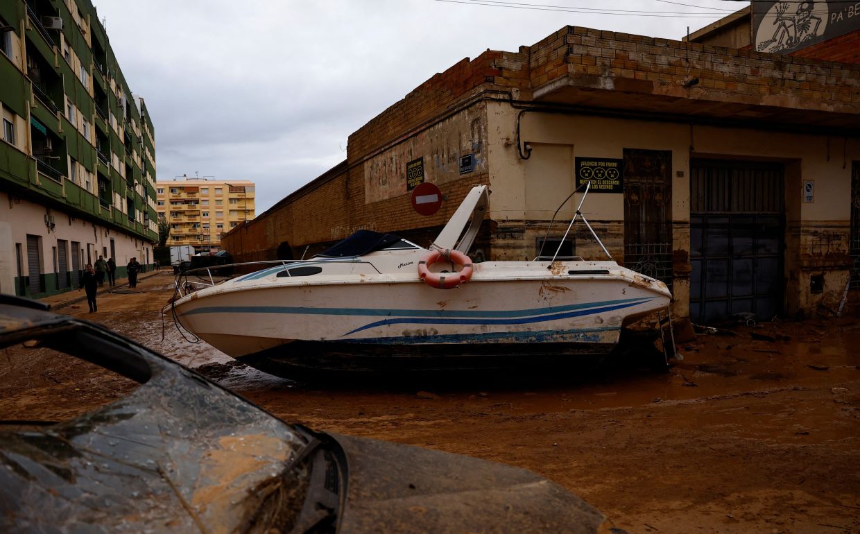 Photo Gallery: Spain’s worst floods in years claim over 100 lives | The ...