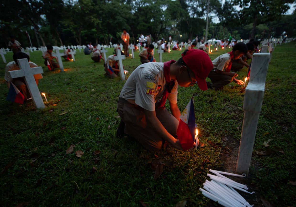 Filipinos brave crowds, flooding for All Saints' Day cemetery visits ...