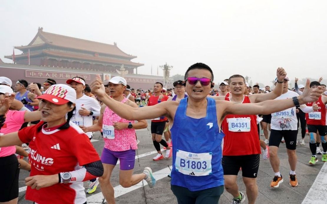 Marathon boom sweeps China as thousands hit streets for 'super marathon ...