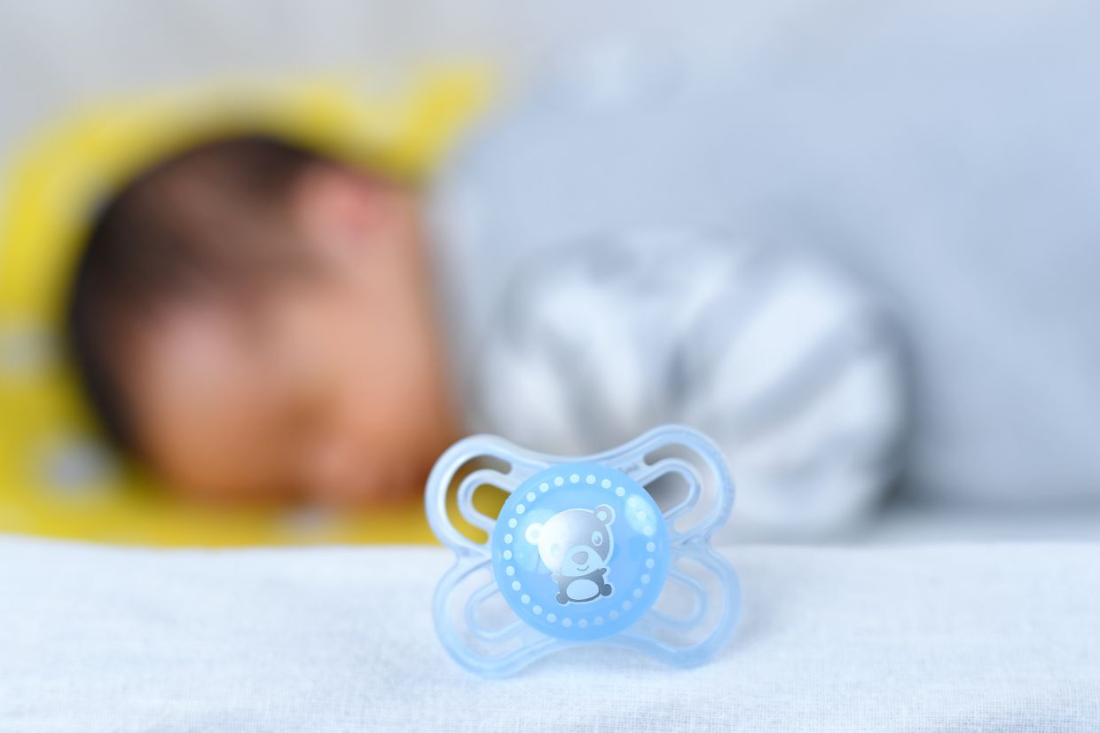 When should parents wean off babies from pacifiers? | The Star