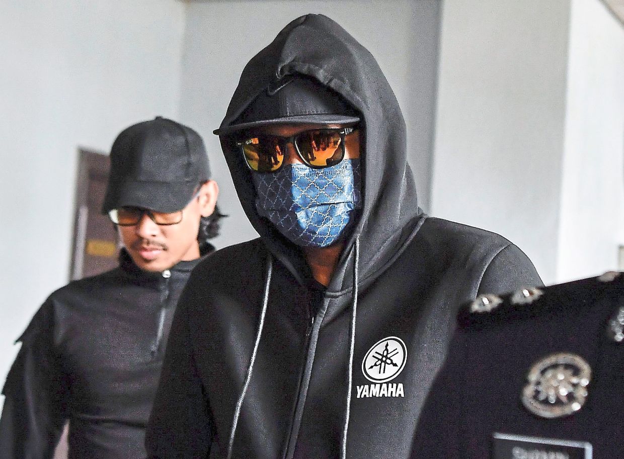 Cop charged with robbing the dead | The Star