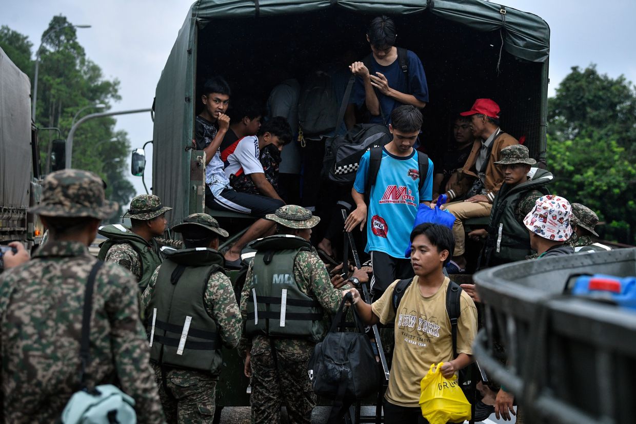 Floods: Manpower sufficient to deal with relief efforts, says Armed ...