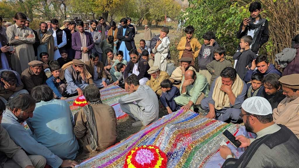 Death toll in Pakistan sectarian clashes now over 130, official says ...