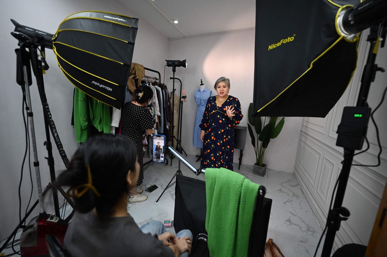 Plus-size clothing brand owner from China spreads body positivity using ...