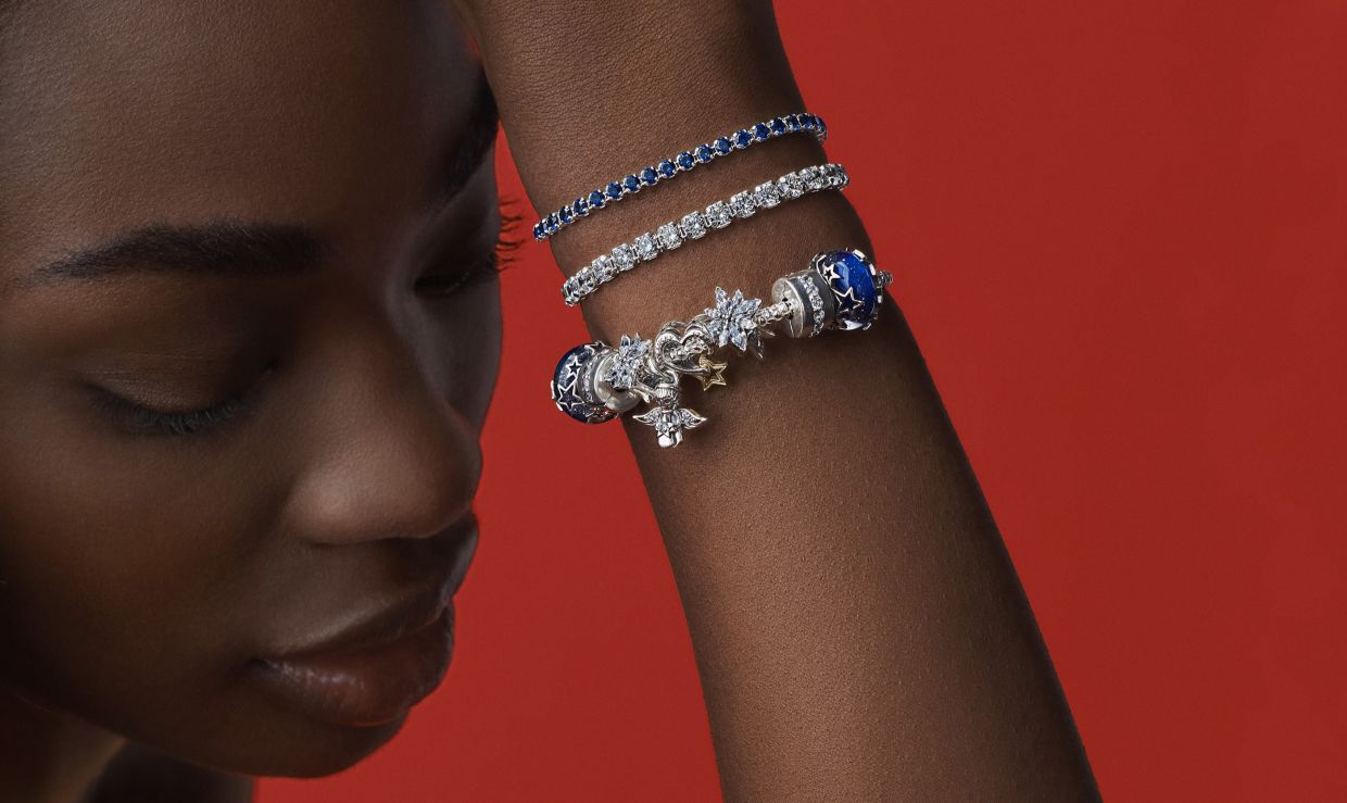 Deck yourself with exquisite jewellery for the year-end festive season ...