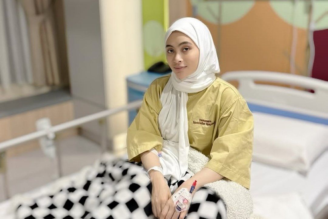 Malaysian singer Adira rushed to hospital after fainting from ...