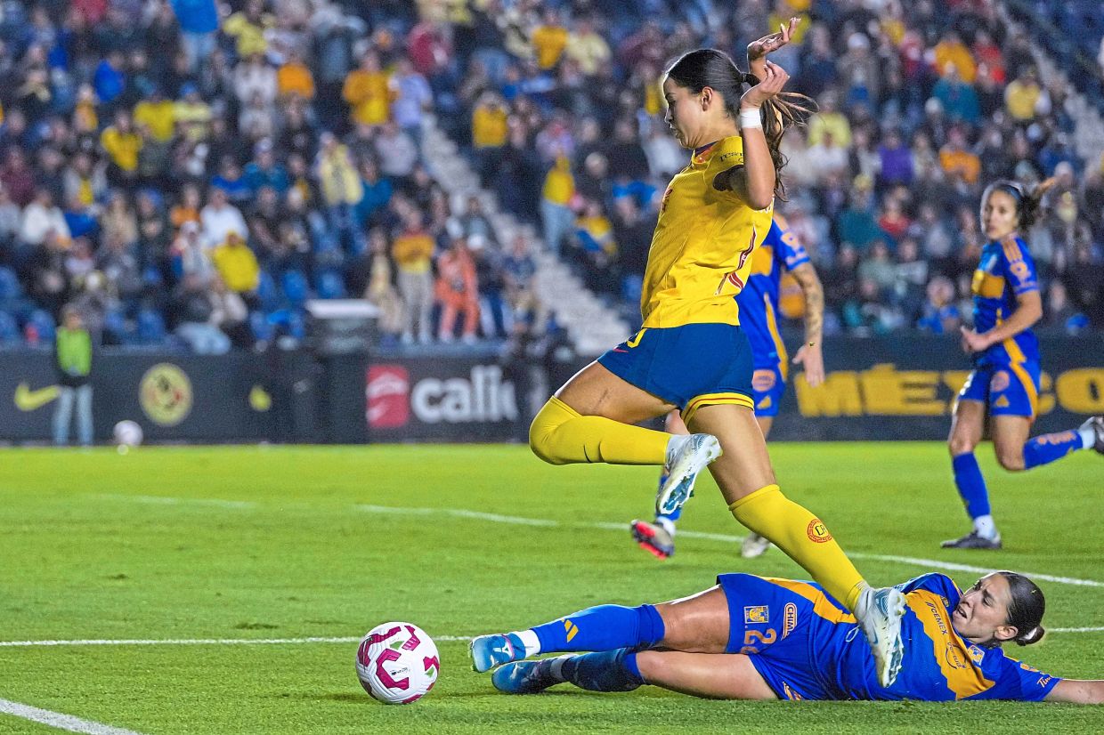 Football: Spirited senoras | The Star