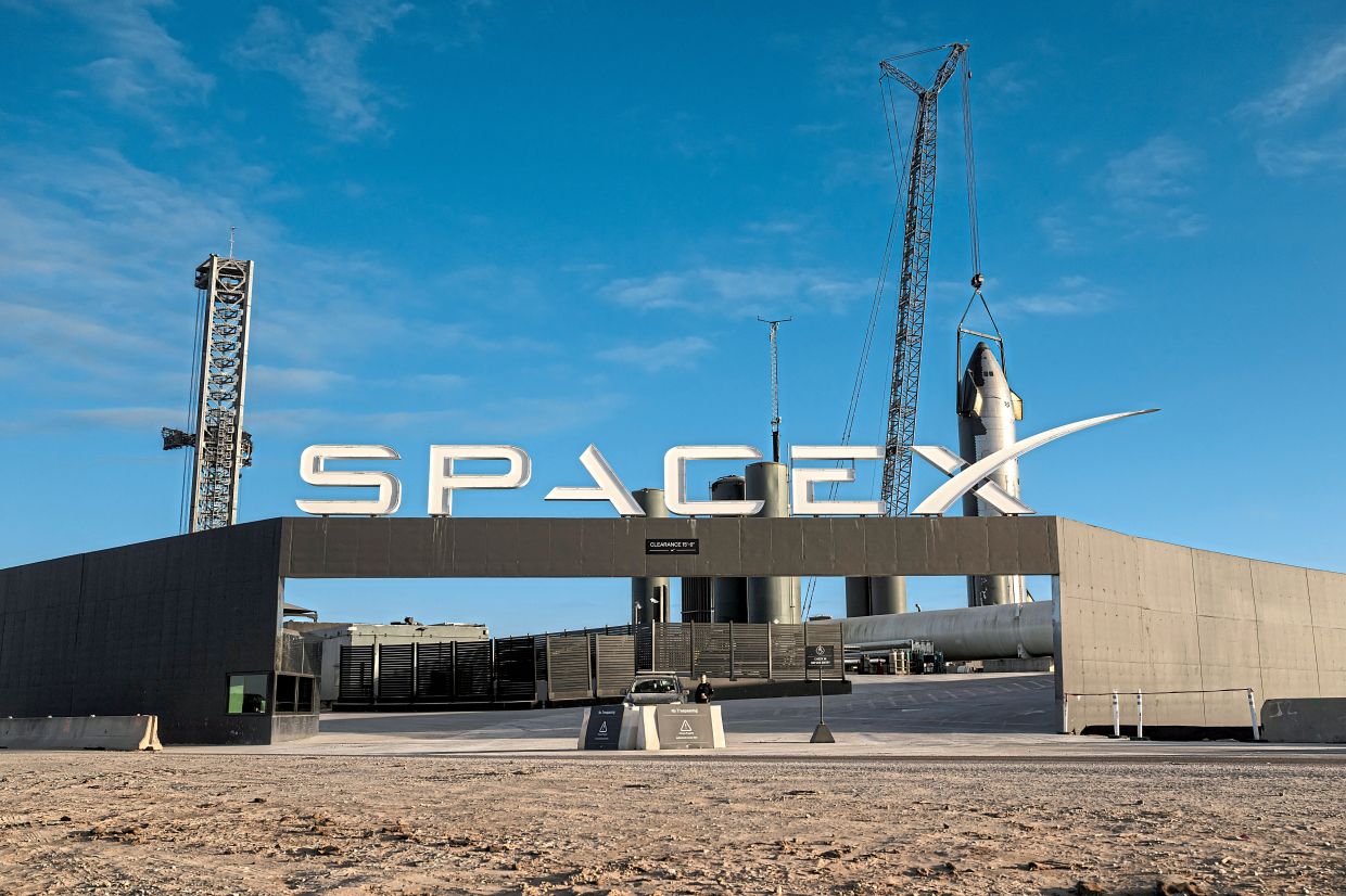 SpaceX gets into the spy game | The Star