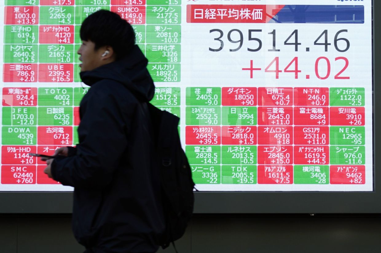 Asian markets struggle after more weak China data | The Star
