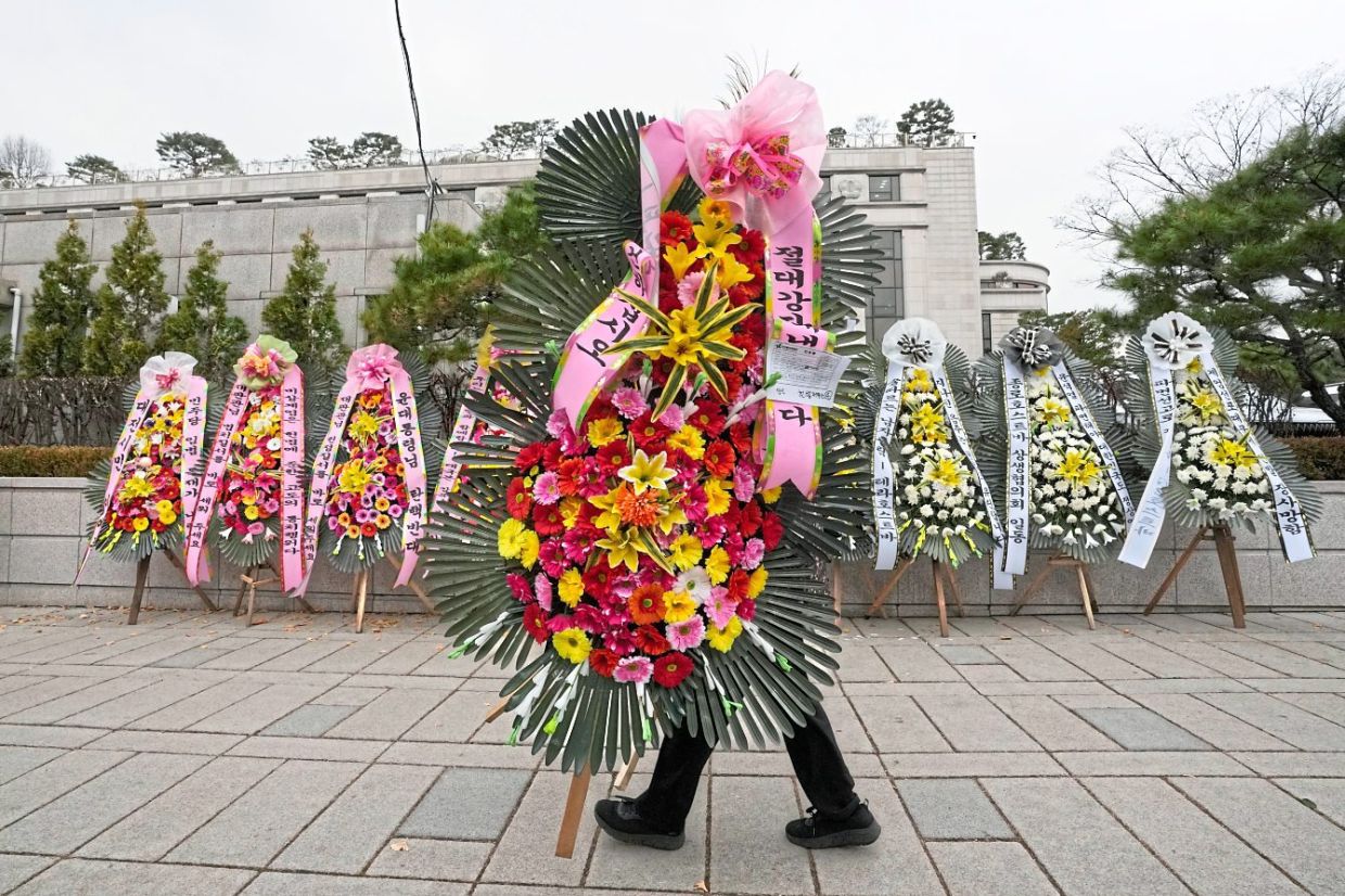 Impeached Yoon avoids questioning | The Star