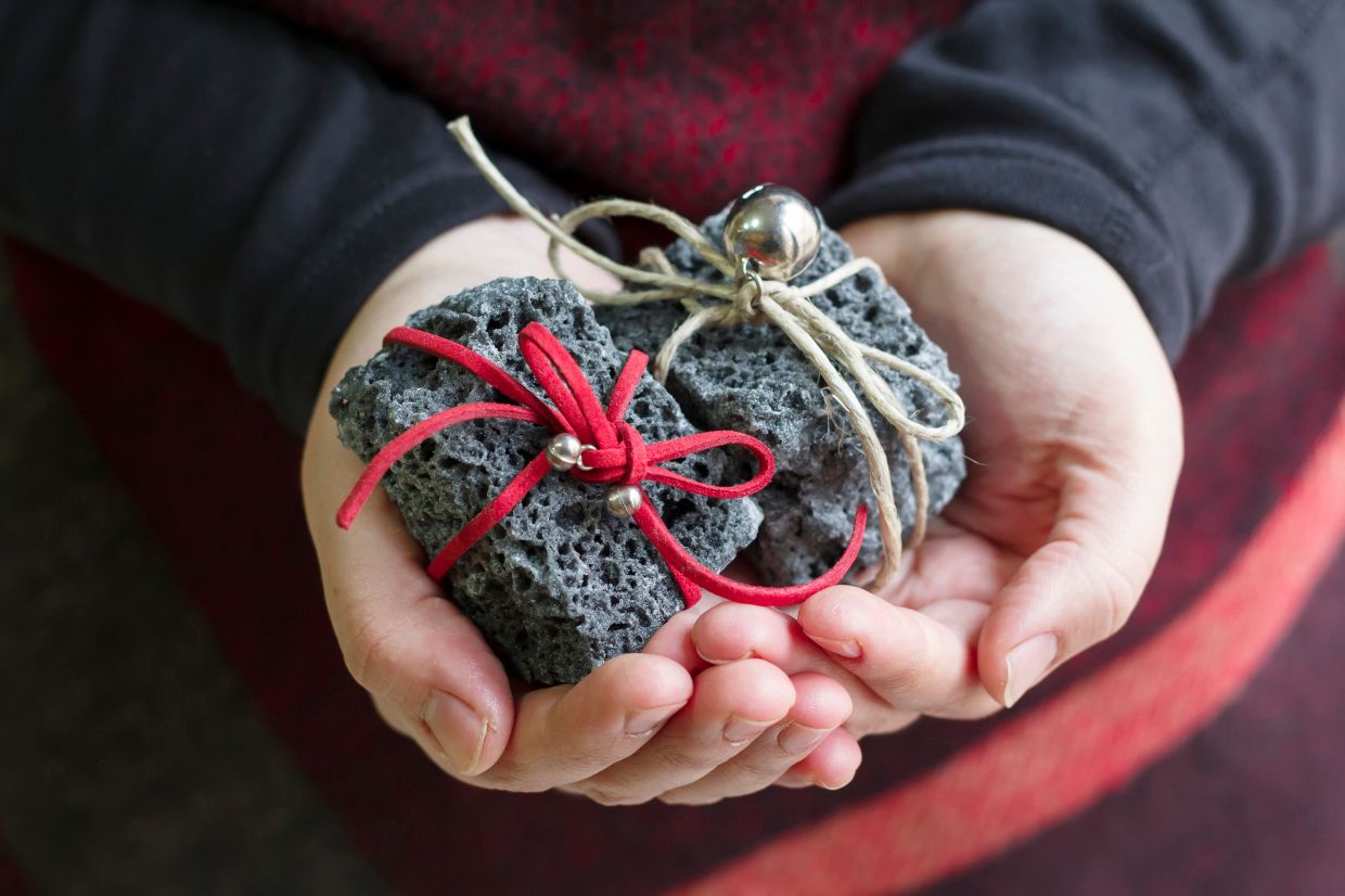 Threatening kids with 'no Santa' might not be the best tactic for bad ...