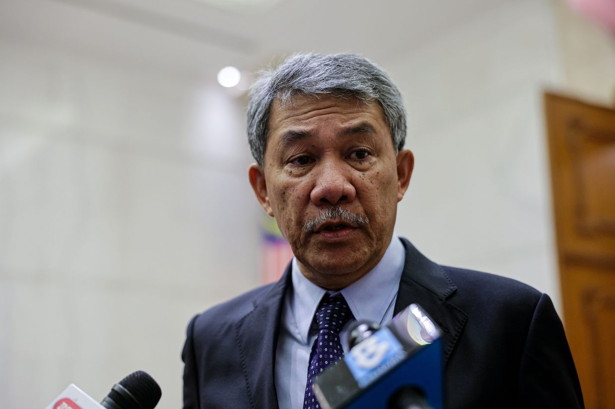 Tok Mat apologises for smoking in prohibited area | The Star