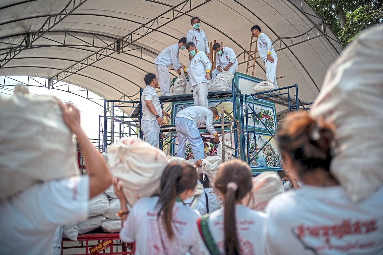 Ritual for the dead brings emotional closure | The Star