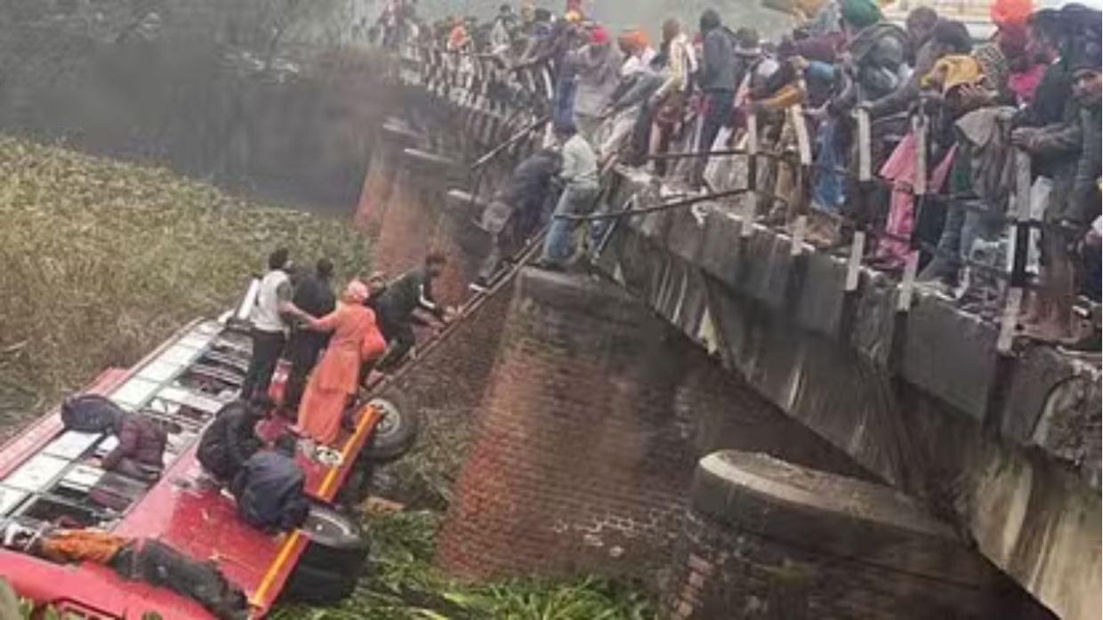 Eight people killed and many others injured as bus falls off bridge in ...