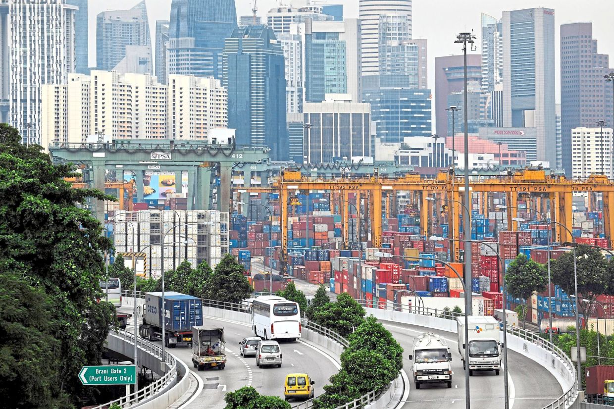 Strong 2024 growth puts MAS decision in focus | The Star