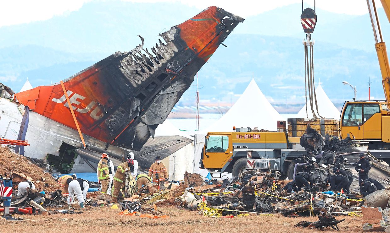 Clues to crash in final moments | The Star