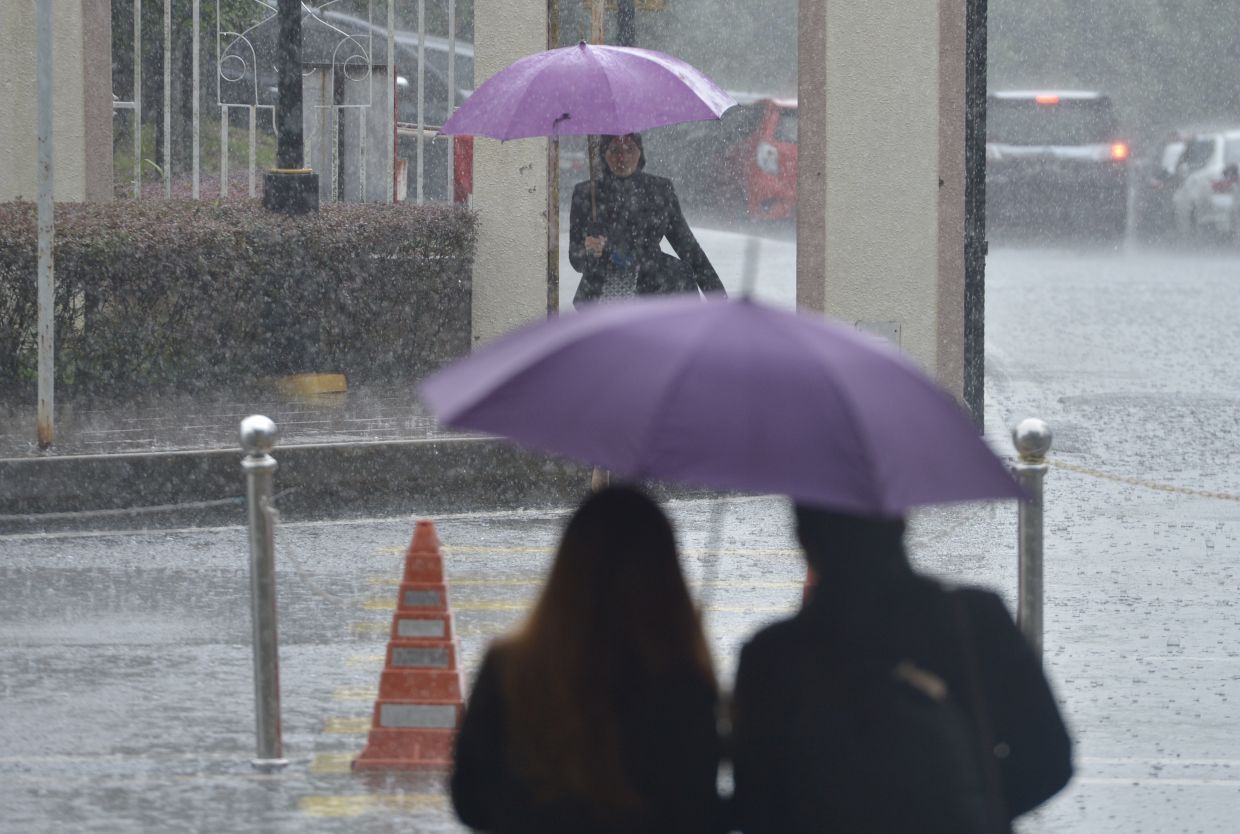 Continuous heavy rain warning for Pahang and Johor | The Star