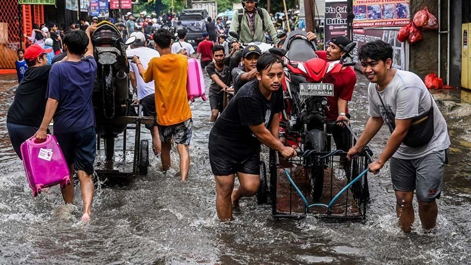 Floods, strong winds wreak havoc on multiple districts across Indonesia ...