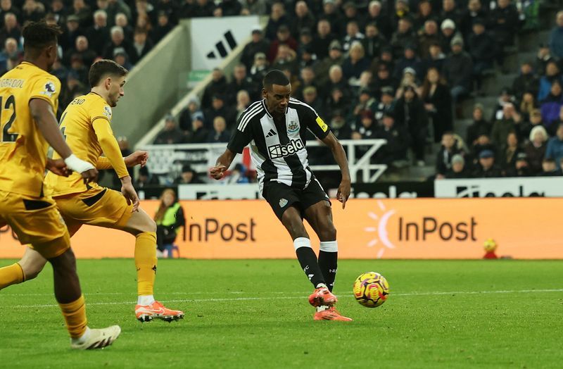 Football: Soccer-Isak’s hot streak continues as Newcastle beat Wolves 3 ...