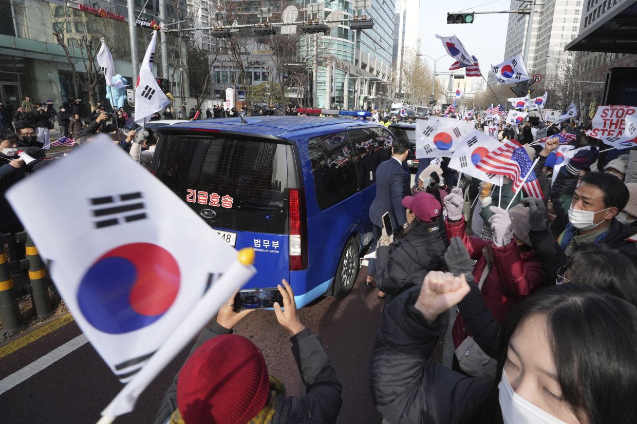 Court to decide on South Korean president Yoon's formal arrest as early ...