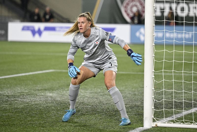 Football: Soccer-Goalkeeper Naeher named U.S. Soccer Female Player of ...
